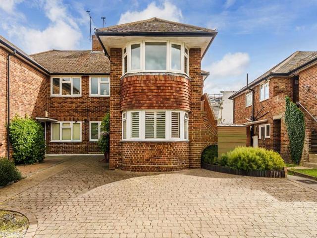 2 bedroom maisonette for sale