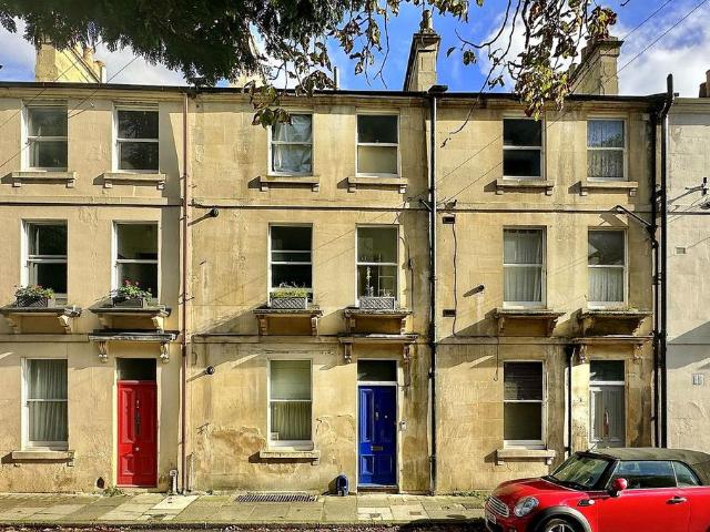 2 bedroom maisonette for sale