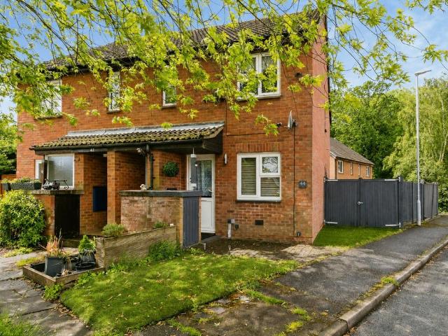 2 bedroom maisonette for sale