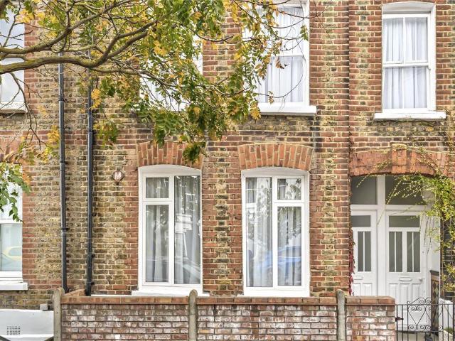 2 bedroom maisonette for sale