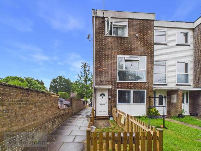 2 bedroom maisonette for sale