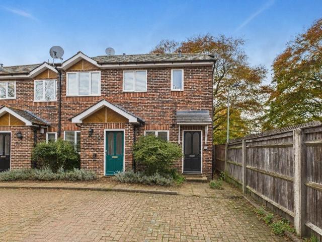 2 bedroom maisonette for sale