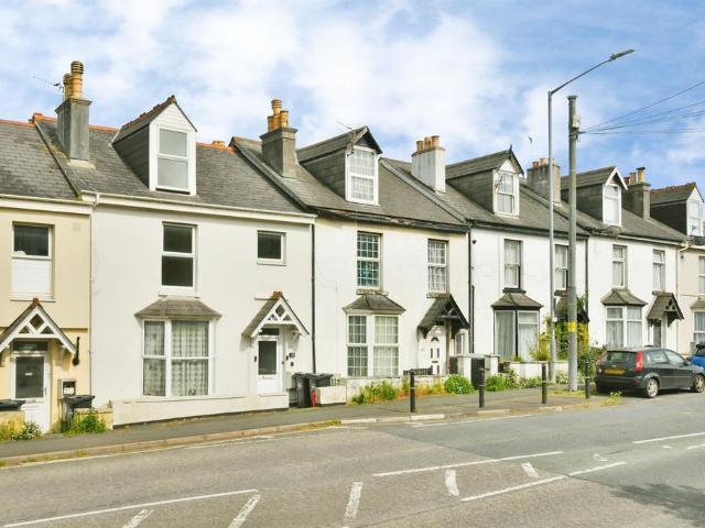 2 bedroom maisonette for sale