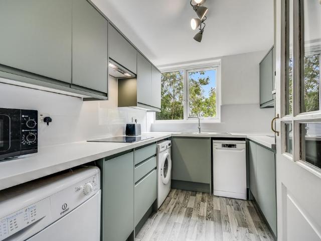 2 bedroom maisonette for sale