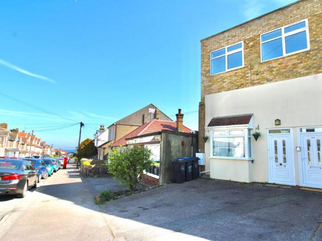 2 bedroom maisonette for sale