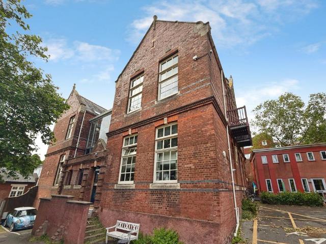 2 bedroom maisonette for sale
