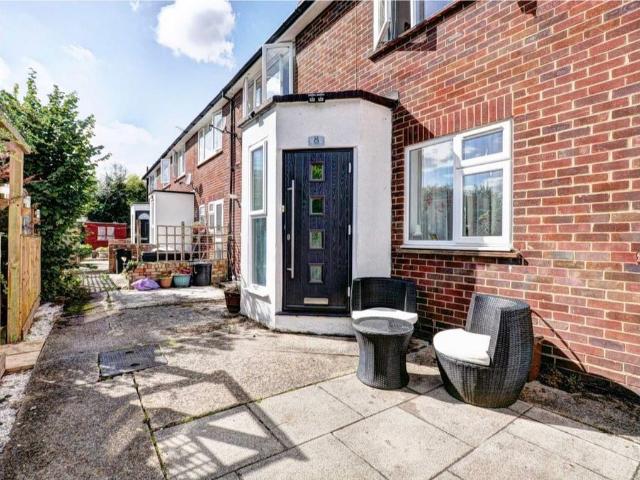2 bedroom maisonette for sale