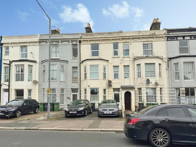2 bedroom maisonette for sale