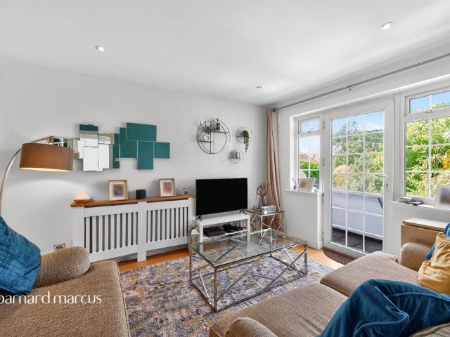2 bedroom maisonette for sale