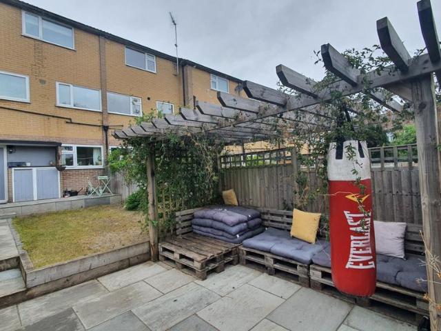 2 bedroom maisonette for sale