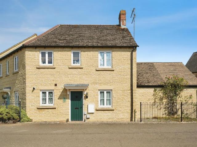 2 bedroom maisonette for sale