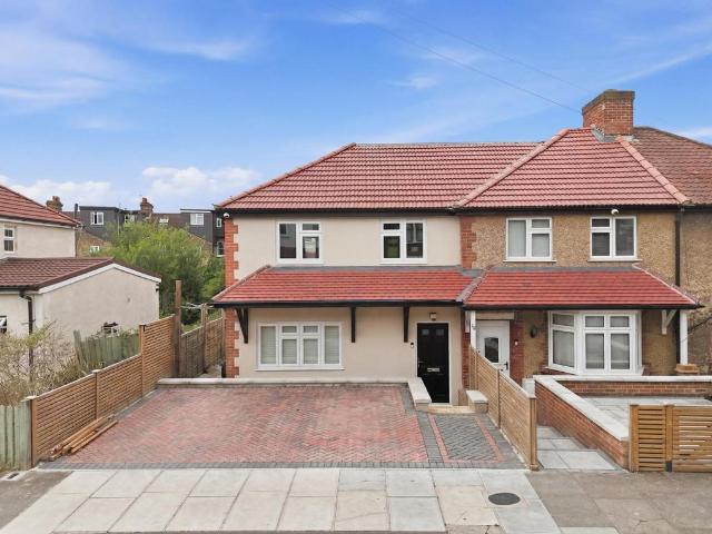2 bedroom maisonette for sale