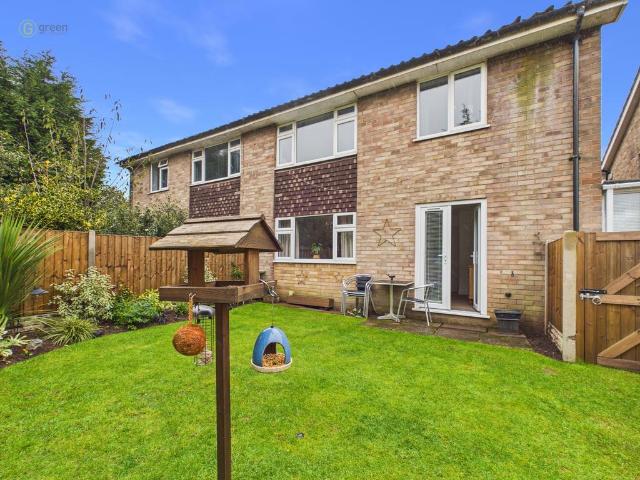 2 bedroom maisonette for sale