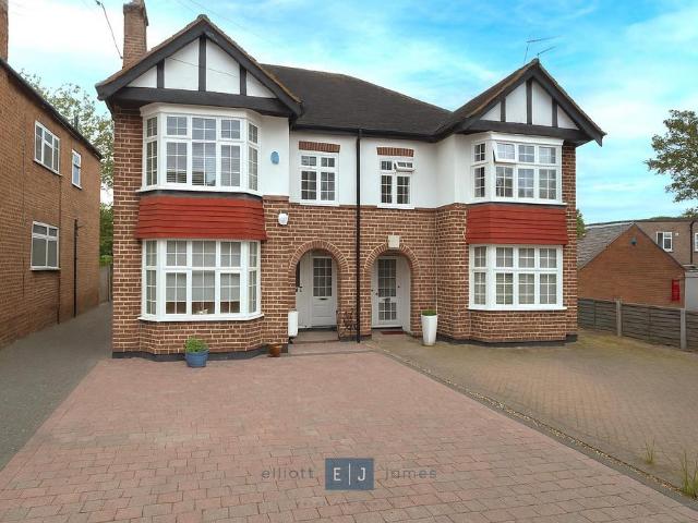 2 bedroom maisonette for sale