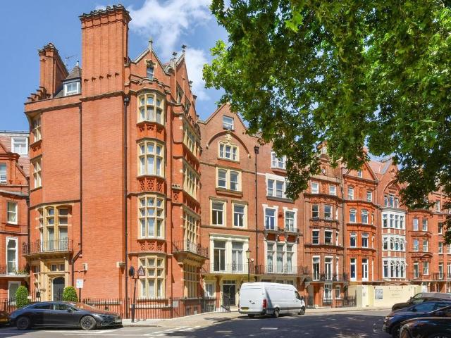 2 bedroom maisonette for sale