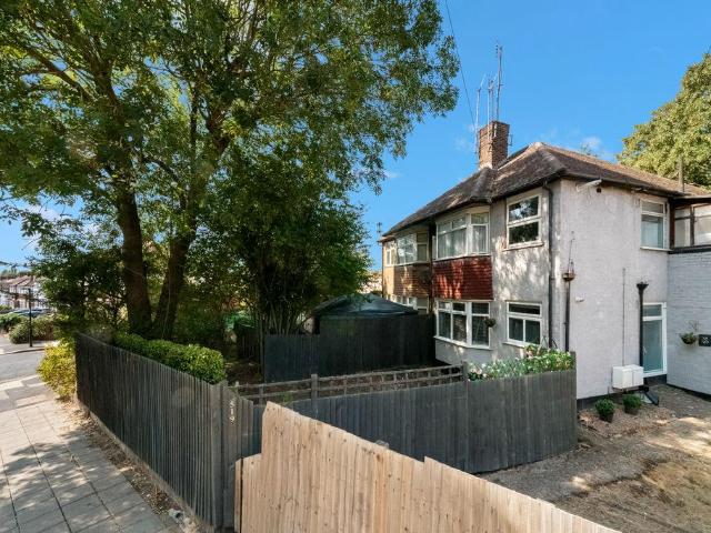 2 bedroom maisonette for sale