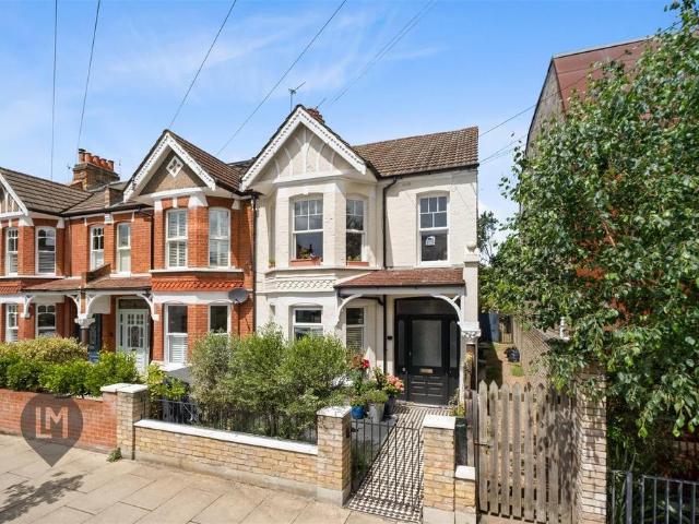 2 bedroom maisonette for sale