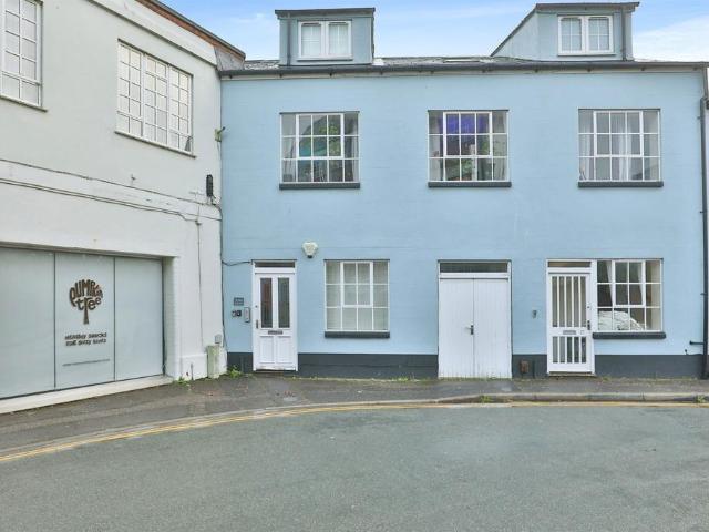 2 bedroom maisonette for sale