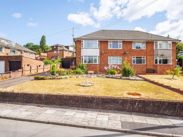 2 bedroom maisonette for sale