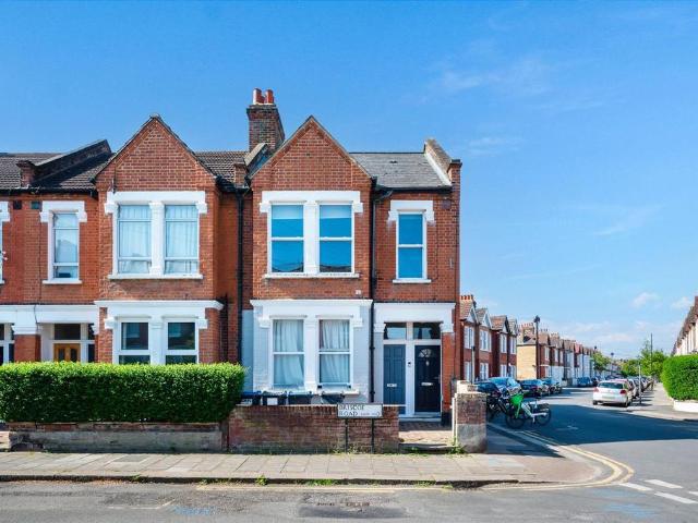 2 bedroom maisonette for sale