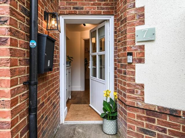 2 bedroom maisonette for sale
