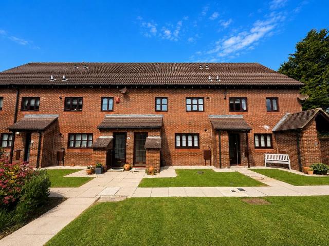 2 bedroom maisonette for sale