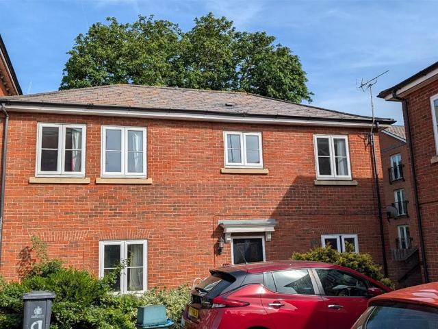 2 bedroom maisonette for sale