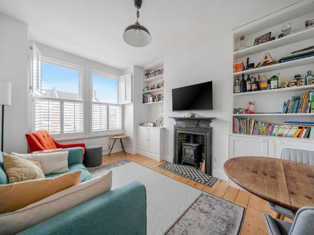 2 bedroom maisonette for sale