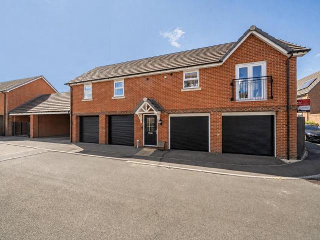 2 bedroom maisonette for sale