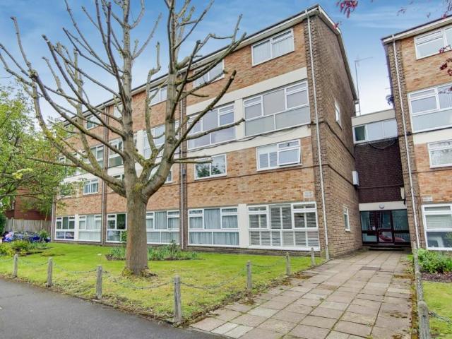2 bedroom maisonette for sale