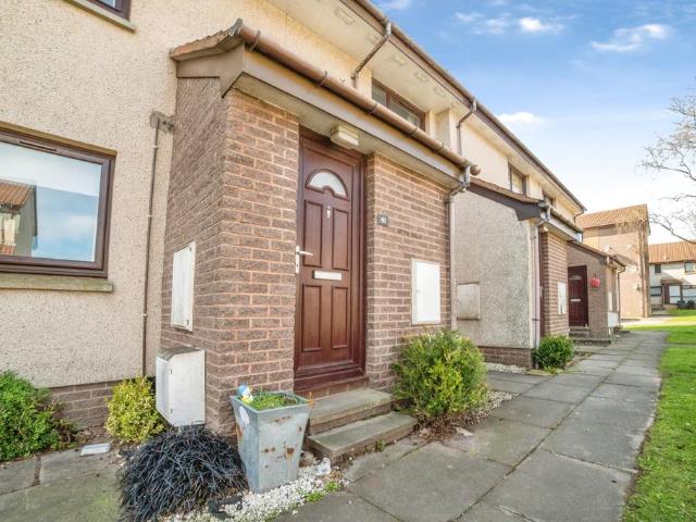 2 bedroom maisonette for sale