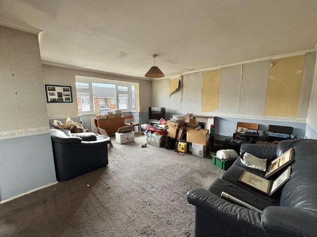 2 bedroom maisonette for sale