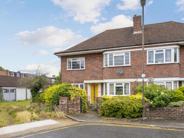 2 bedroom maisonette for sale