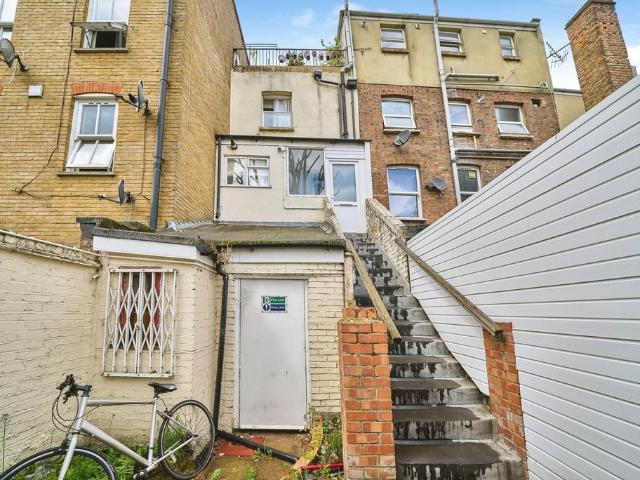 2 bedroom maisonette for sale
