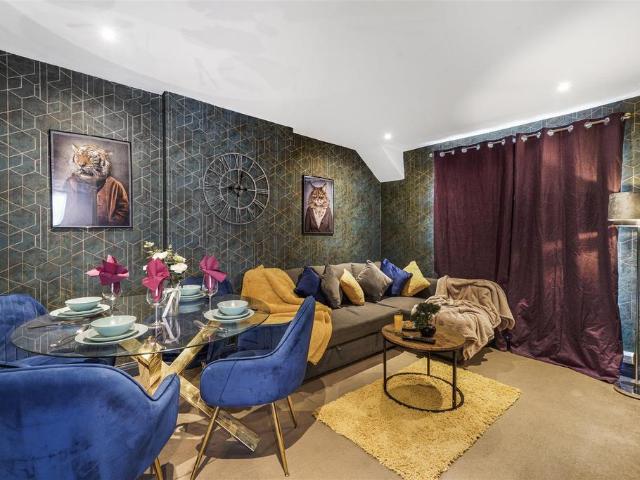 2 bedroom maisonette for sale