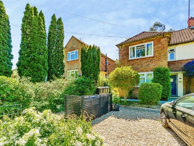 2 bedroom maisonette for sale