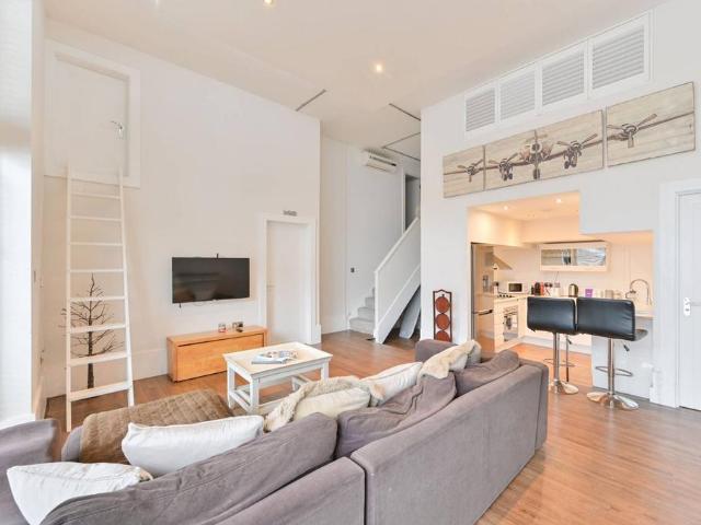 2 bedroom maisonette for sale