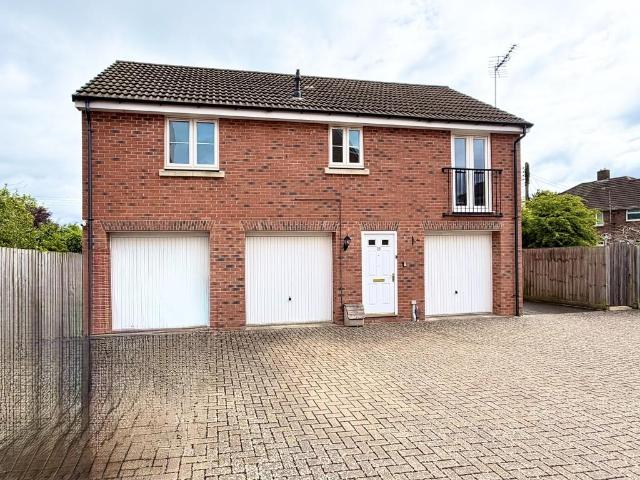 2 bedroom maisonette for sale