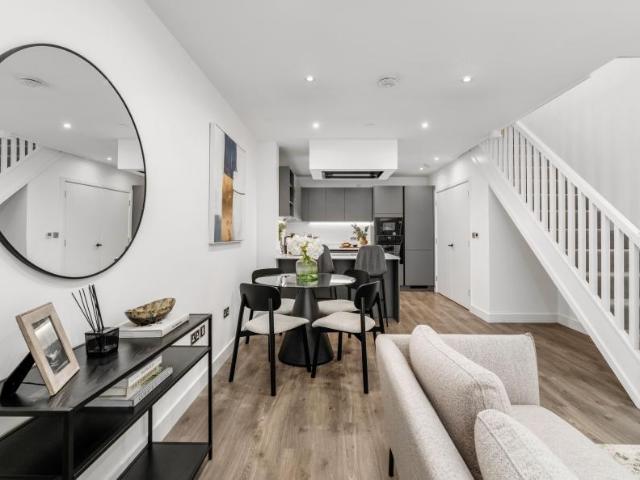 2 bedroom maisonette for sale