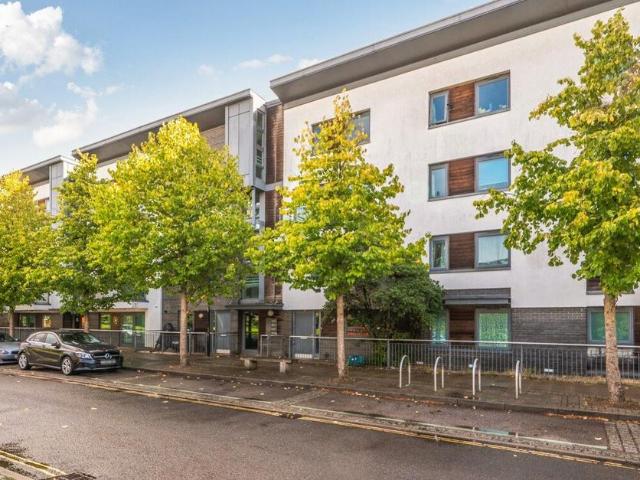2 bedroom maisonette for sale