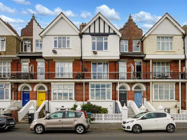 2 bedroom maisonette for sale