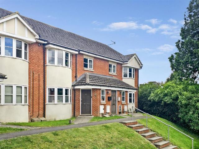 2 bedroom maisonette for sale