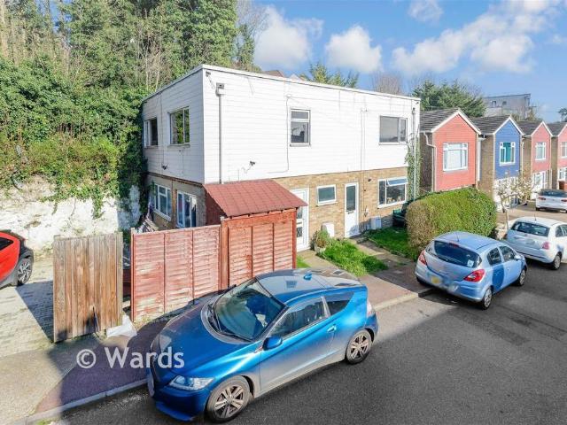 2 bedroom maisonette for sale