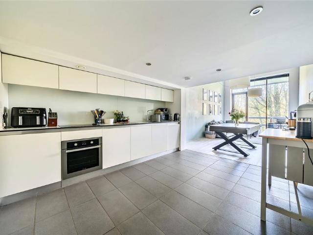 2 bedroom maisonette for sale