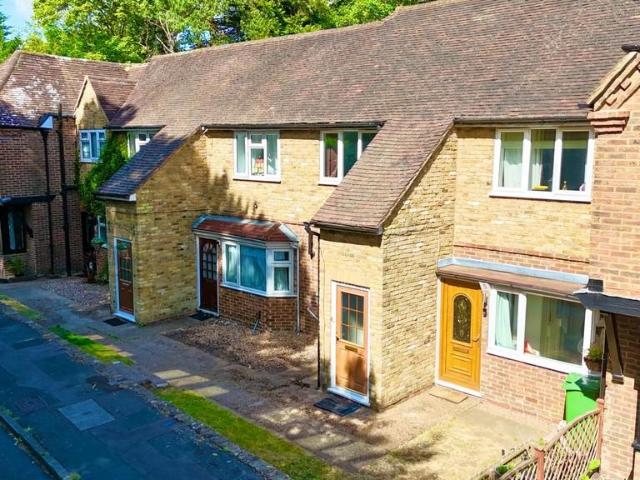2 bedroom maisonette for sale