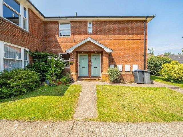 2 bedroom maisonette for sale