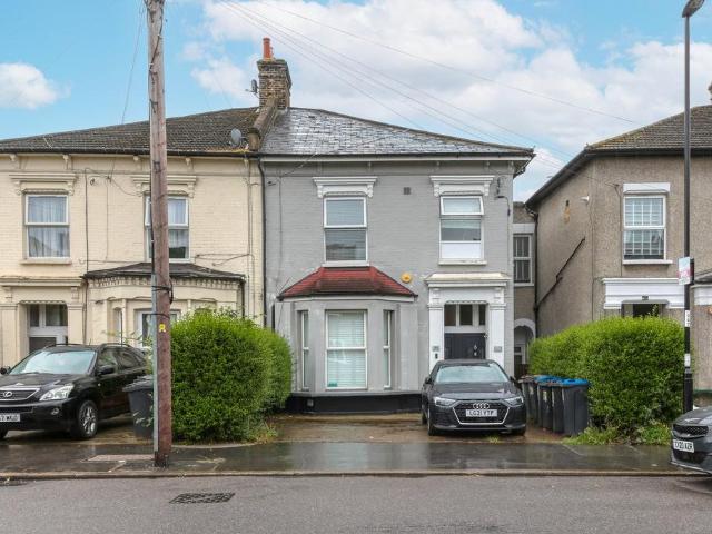 2 bedroom maisonette for sale