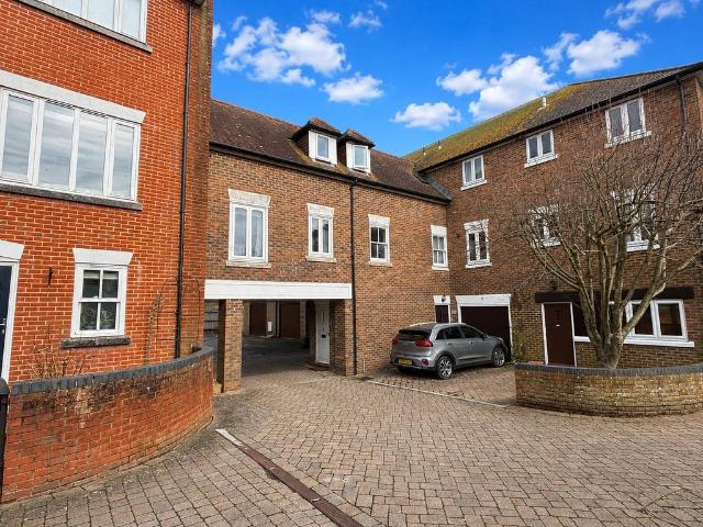 2 bedroom maisonette for sale