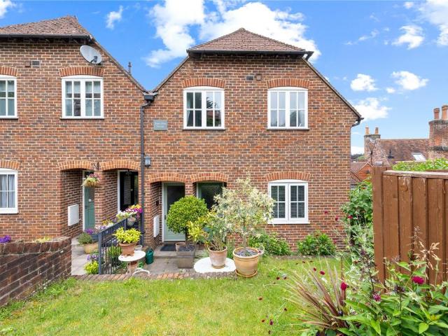 2 bedroom maisonette for sale