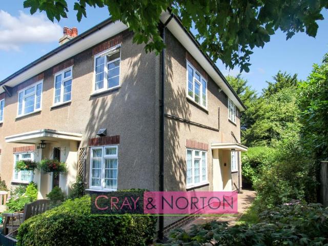 2 bedroom maisonette for sale